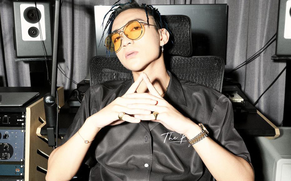 Có gì hot trong bộ merchandise "The Playah” của SOOBIN?